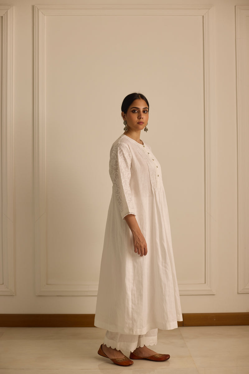 FRONT PINTUCKS AND BACK YOKE KURTA - WHITE – Vasstram