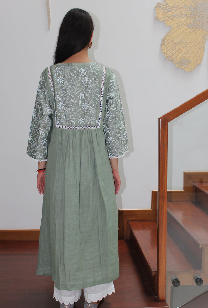 FRONT PINTUCKS AND BACK YOKE KURTA - GREEN – Vasstram